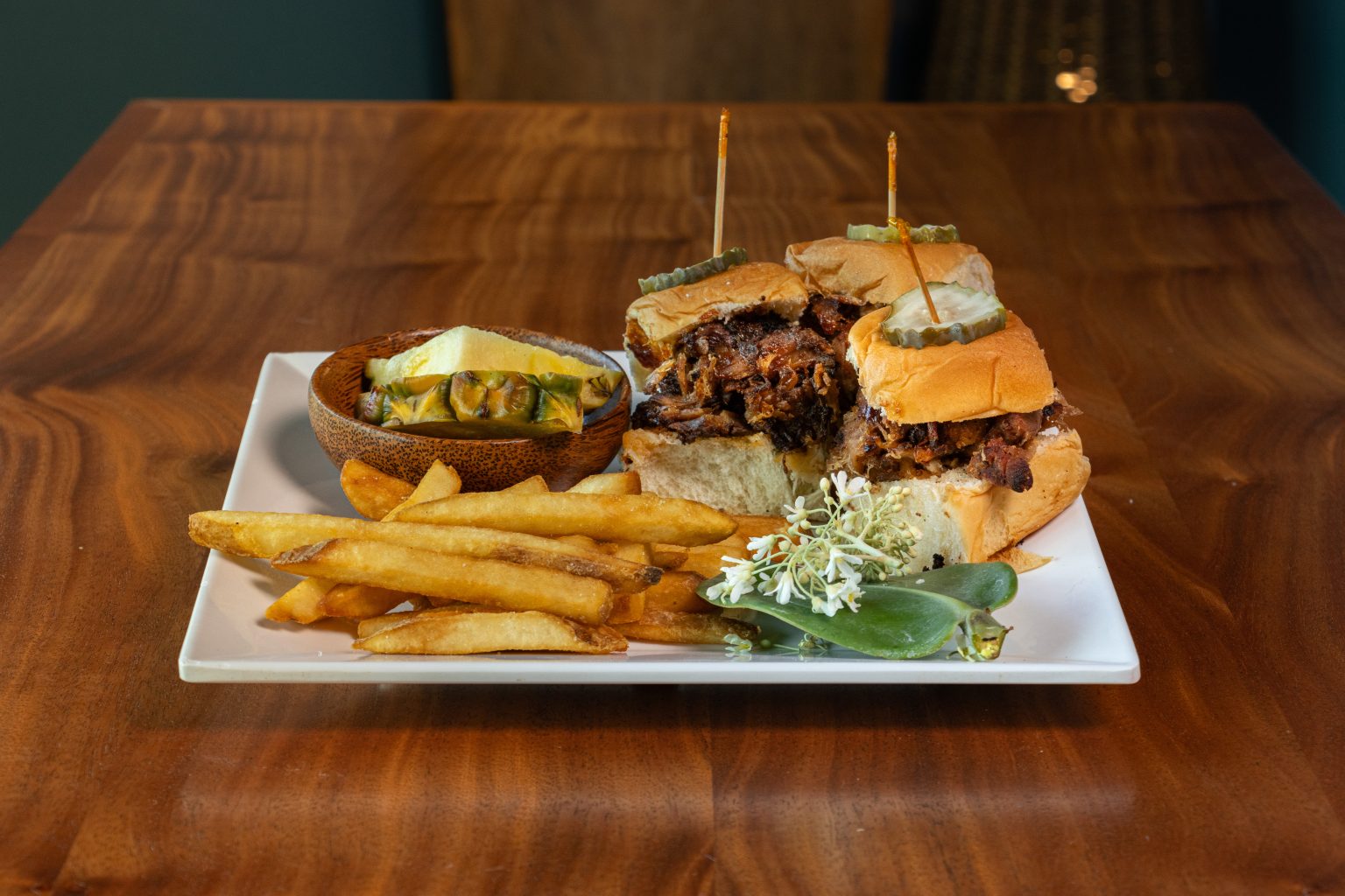Beach Bites - Hula's Bar & Lei Stand